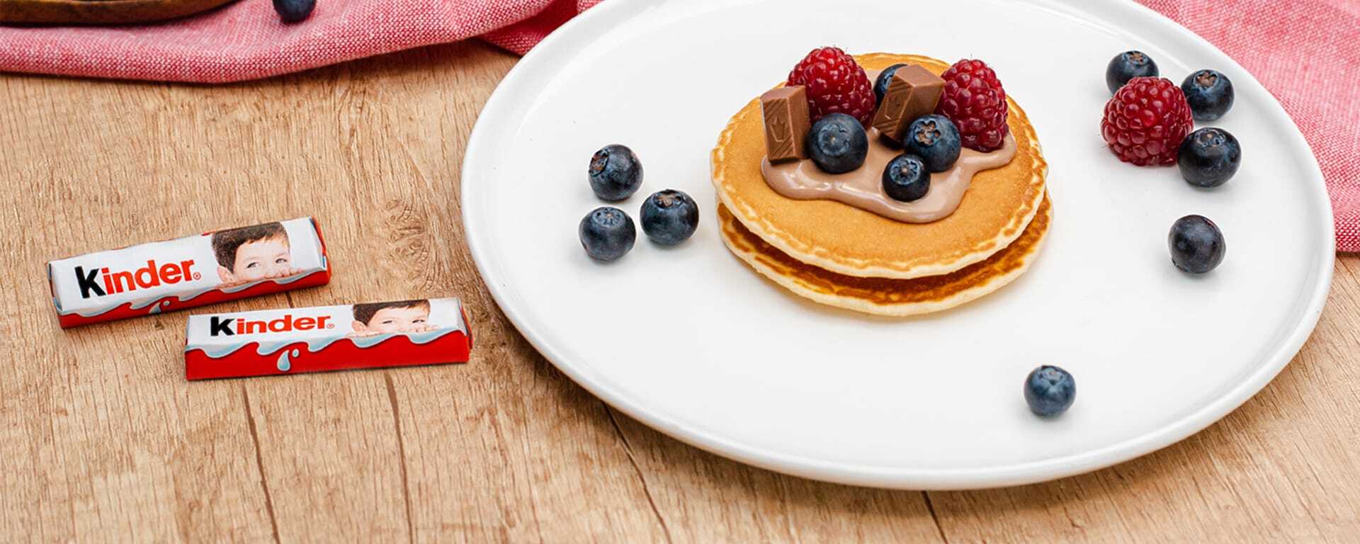 Små pandekager med Kinder Chocolate® - Kinder Danmark